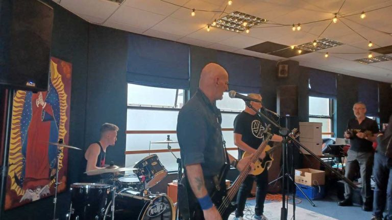 Gig Review: The Samples - SLAP Mag