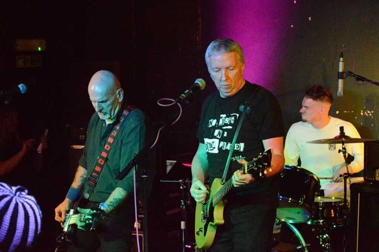 Live review: The Tights & The Samples - SLAP Mag